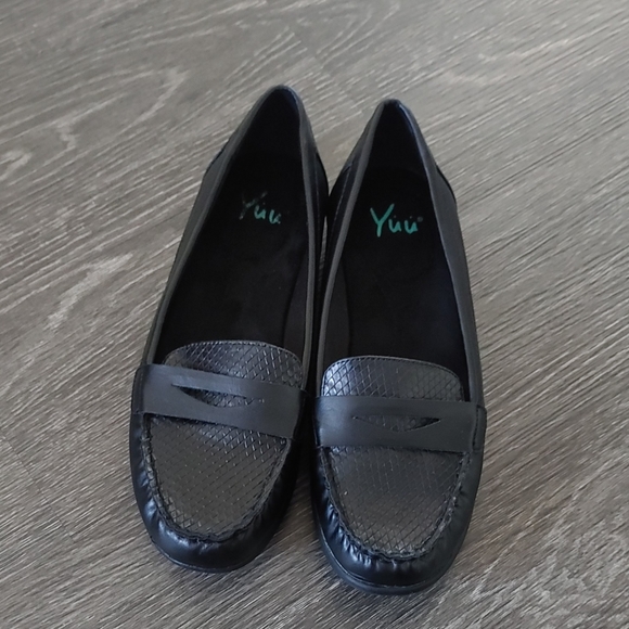 Yuu | Shoes | Yuu Black Flat Shoes | Poshmark